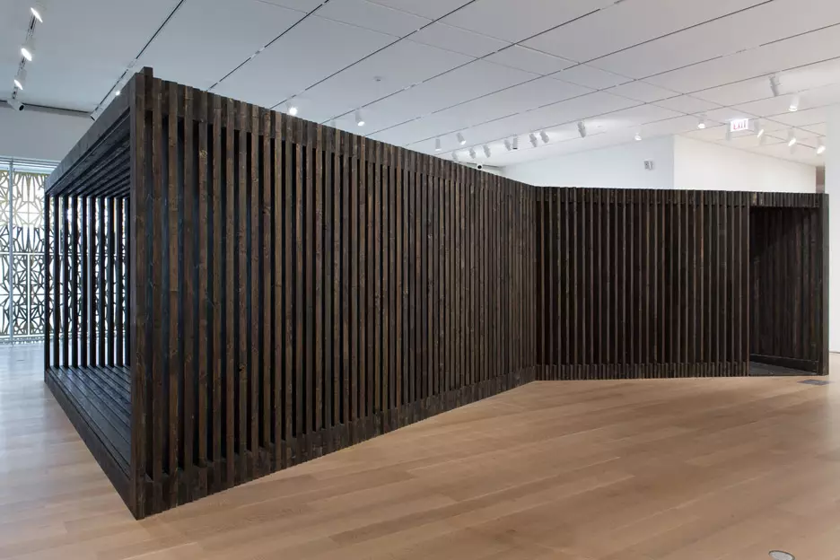 Installasjonsbilde av David Adjaye-retrospektivet ved Institute of Chicago