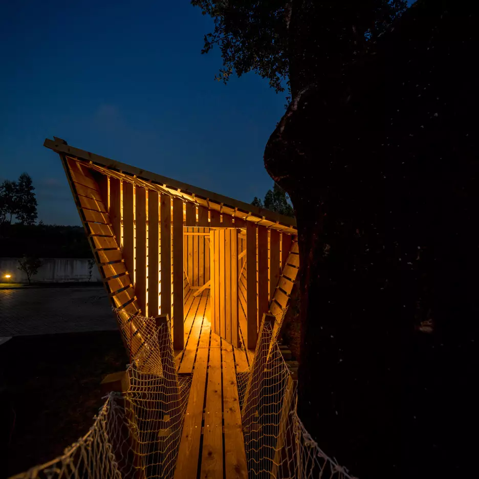 Casa no muro de Saperlipopette Les Architectes și Martial Marquet Architecture casa în copac din Portugalia