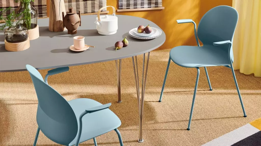 Fritz Hansen và Nendo cập nhật ghế tái chế bền vững N02