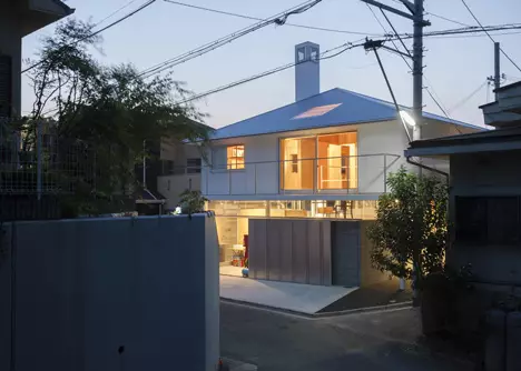 Hiša v Kawanishiju Tato Architects, ki temelji na avstralski hiši