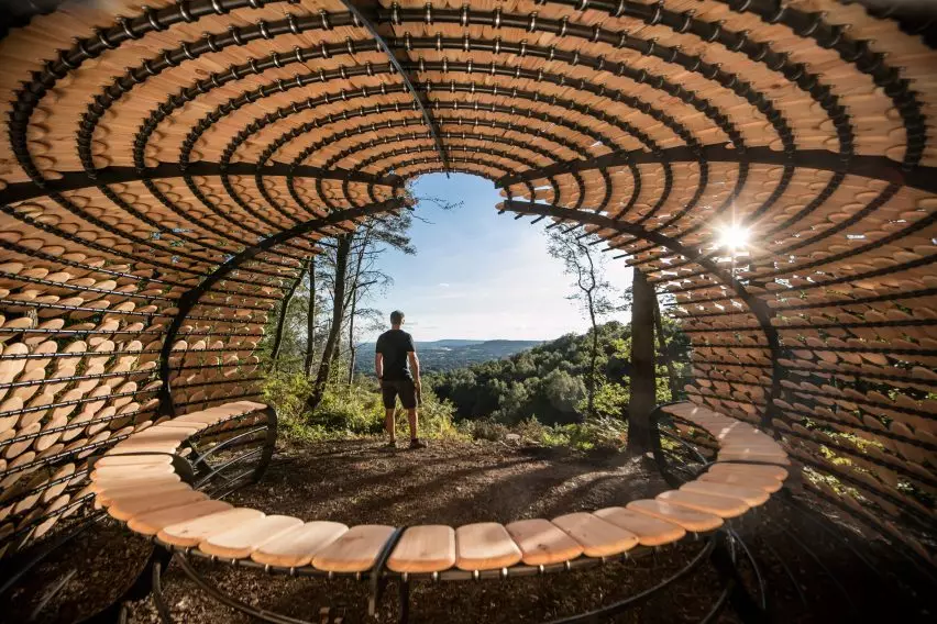 Giles Miller ontwerp gordelroos-bedekte paviljoen vir die Engelse platteland