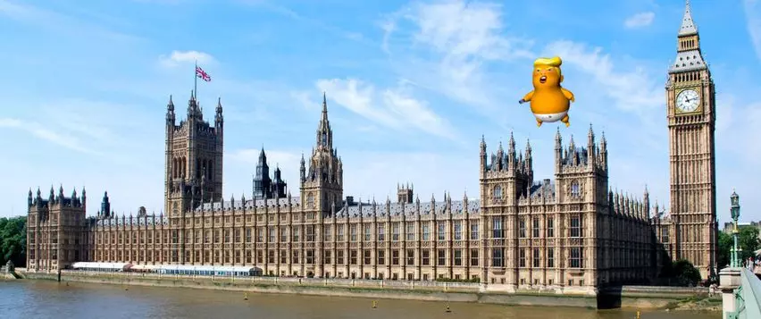 Sadiq Khan approva il volo del gigantesco dirigibile arancione Trump Baby su Londra