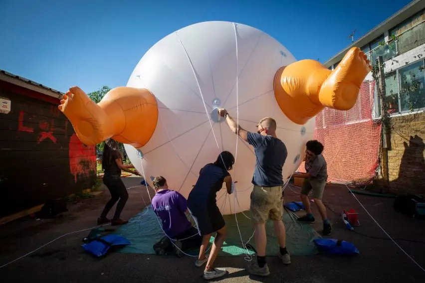 Sadiq Khan anotendera kutiza kwehofori, orenji Trump Baby blimp pamusoro peLondon