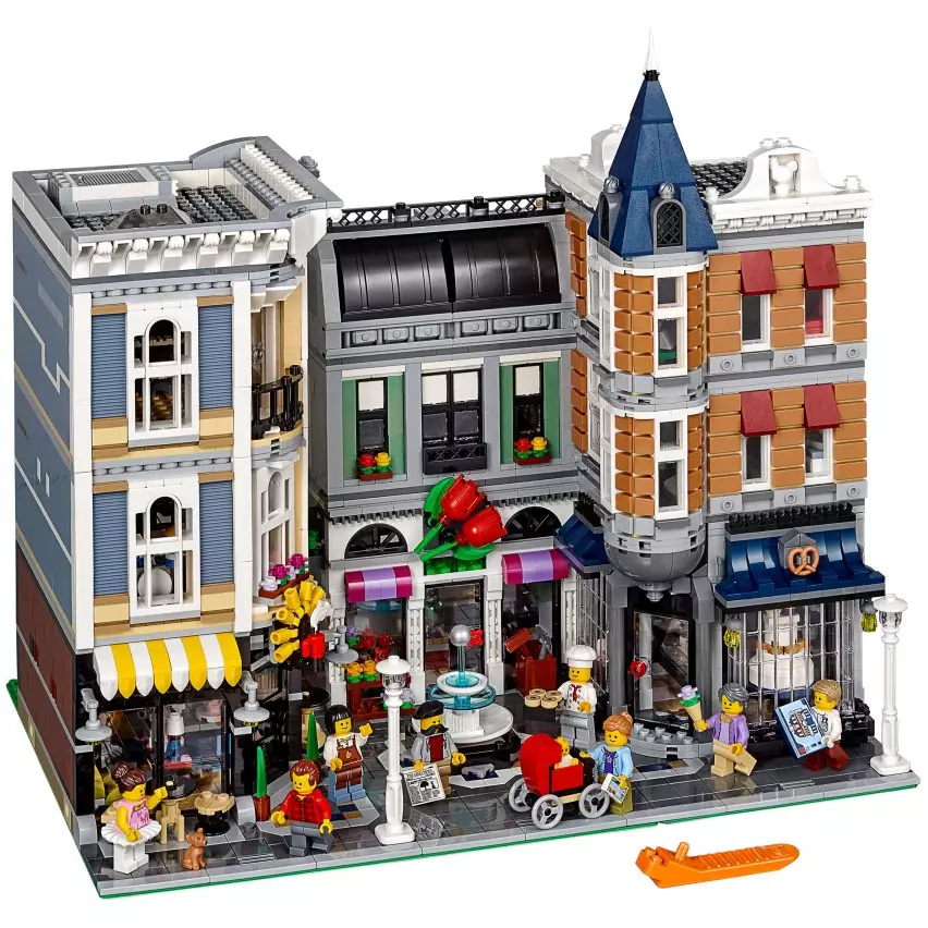 Lego ဖြင့် Assembly Square