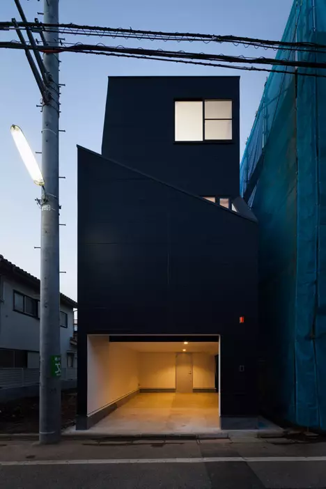 Nyumba ku Fukasawa yolembedwa ndi LEVEL Architects