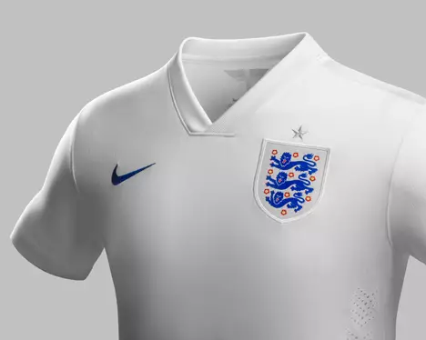 Muka taip Neville Brody untuk pasukan Bola Sepak England di Piala Dunia 2014