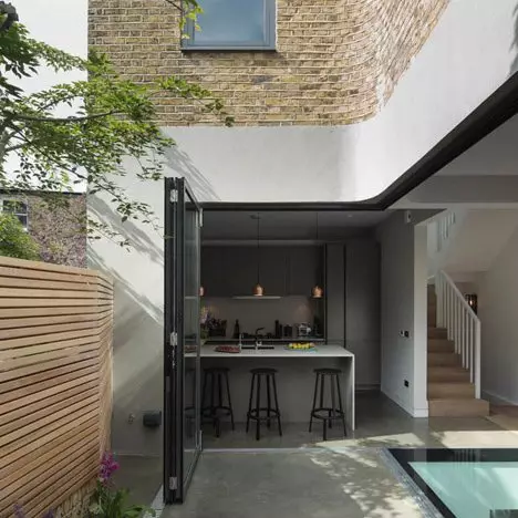 Brackenbury House gan Neil Dusheiko Architects