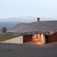 Clifftop House Maui oleh Dekleva Gregoric Architects