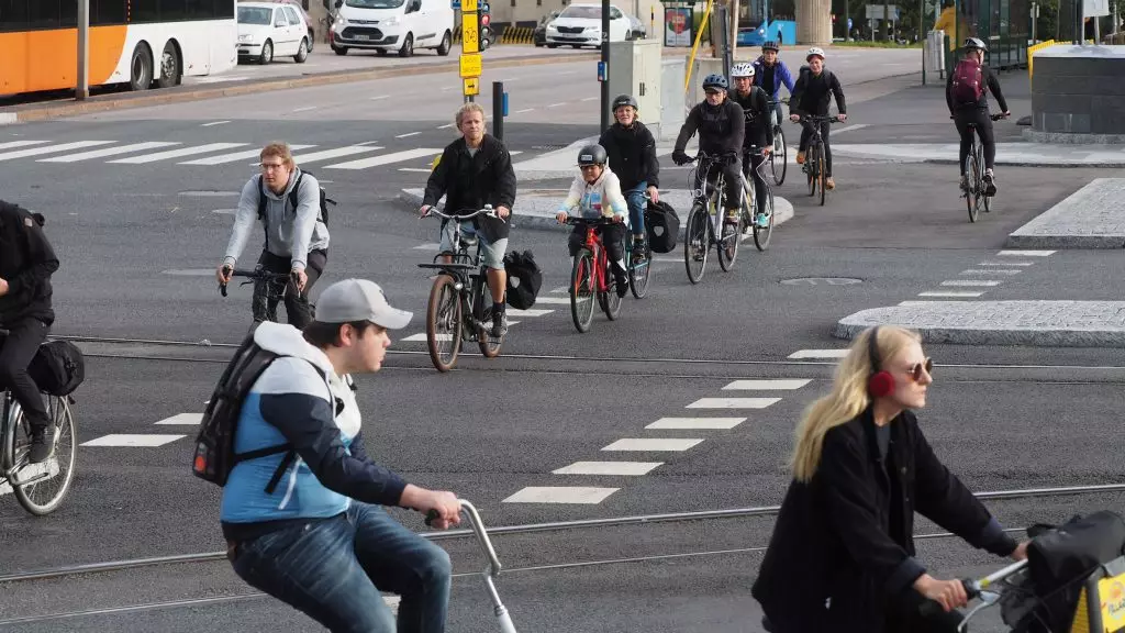 Globala städer blir cykelvänliga efter "seismiskt skifte" under pandemin