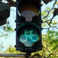 Светло за застанување на велосипед за возењето велосипед на Арон Бецки во предградие