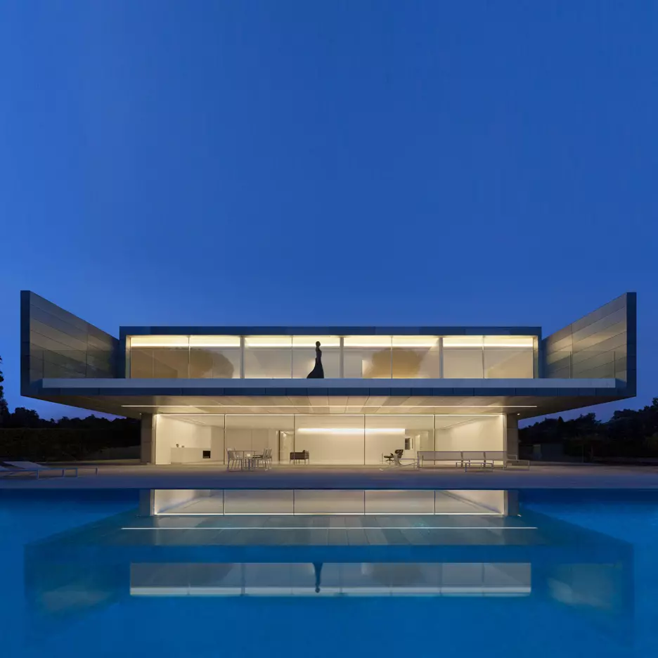 Maison en aluminium à Madrid par Fran Silvestre Arquitectos