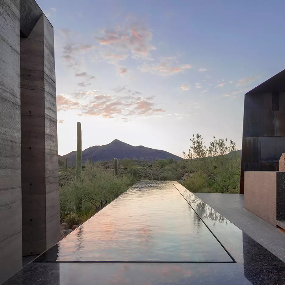 Desert Courtyard House saunia e Wendell Burnette Architects