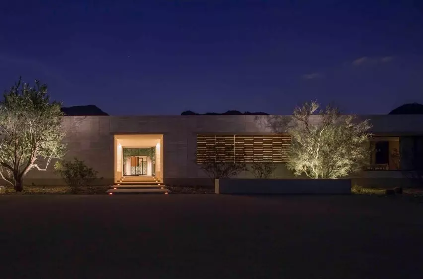 Masa Studio Architects විසින් Stone Court Villa