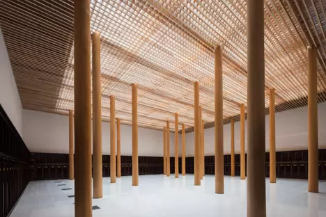 후루모리 코이치 건축 디자인 스튜디오의 묘엔지 콜럼바륨
