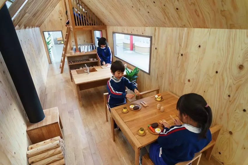 Lille hus til børn ved Hibinosekkei