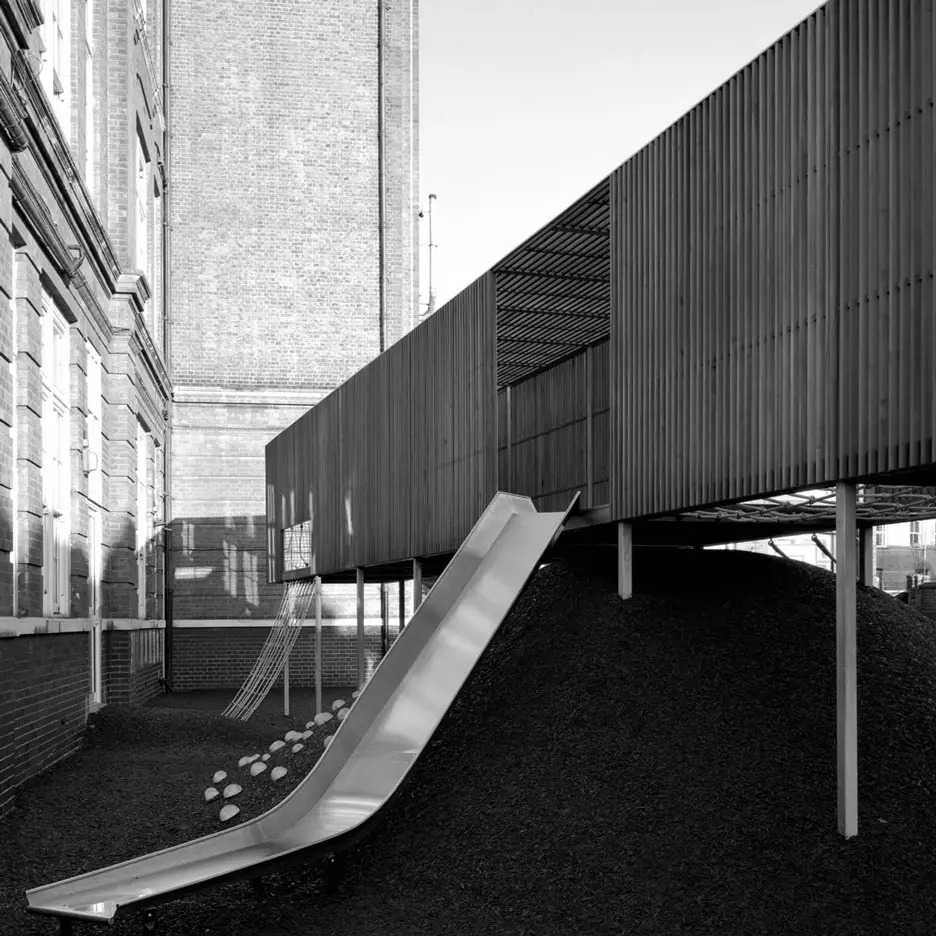 The Chisenhale Primary School Playground dening Asif Khan ing East London, UK