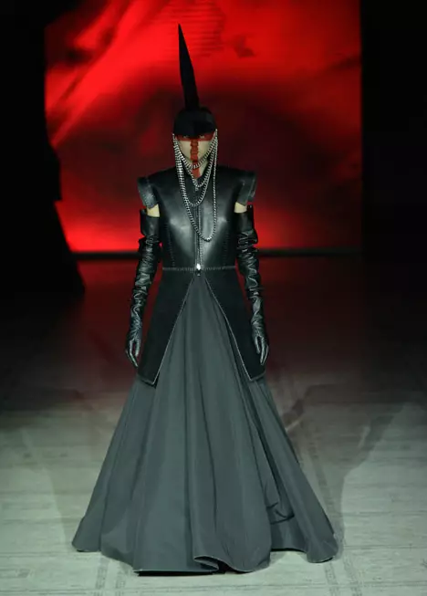 Gareth Pugh Herfst Winter 2015 op London Fashion Week