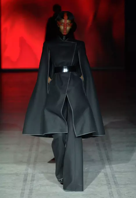 Gareth Pugh Outono Inverno 2015 na Semana de Moda de Londres