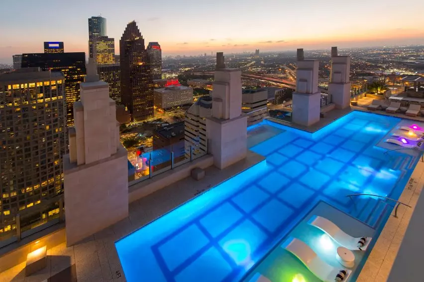 Sky Pool con fondo de vidrio en Market Square Tower, Houston