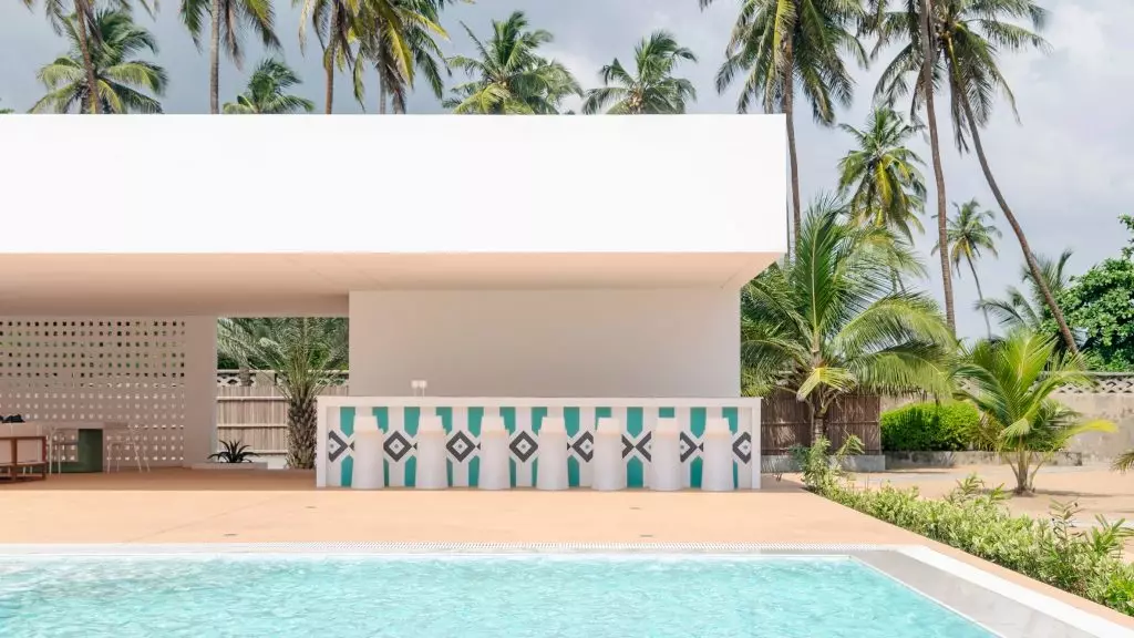 „CmDesign Atelier“ kuria minimalų paplūdimio namą Lagoso pusiasalyje