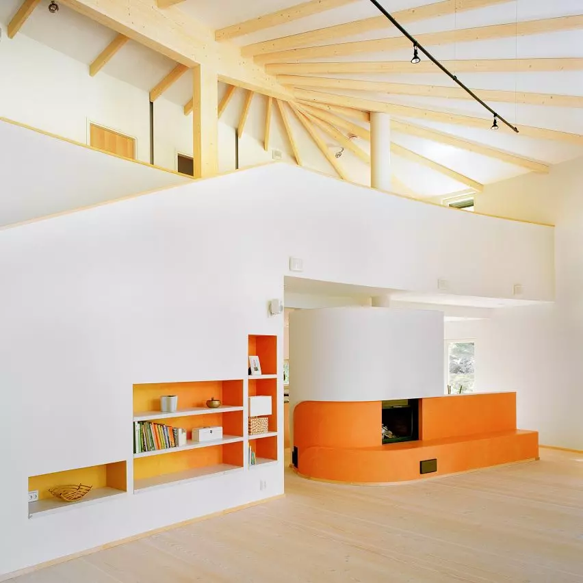 villa-musu-sanaksenaho-architects-fireplace-dezeen-pinterest-col