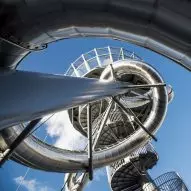 Aventura Slide Tower פון Carsten Höller