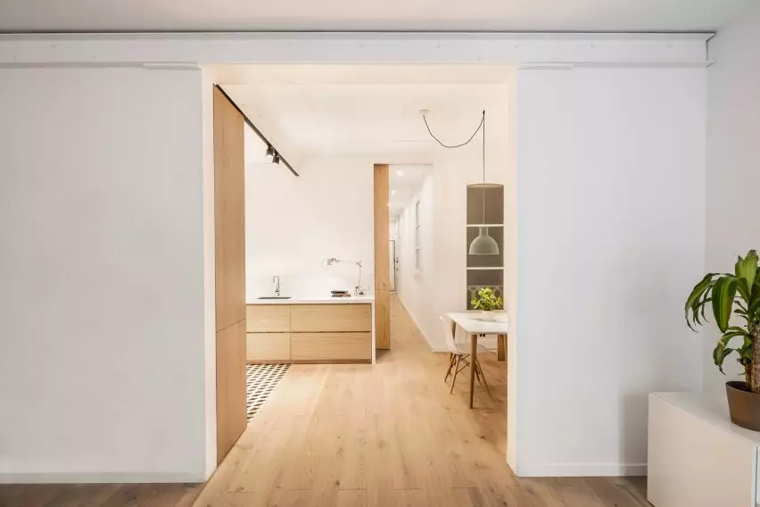 EO Arquitectura undviker kakel för timmer i Barcelonas lägenhetsrenovering 40351_3