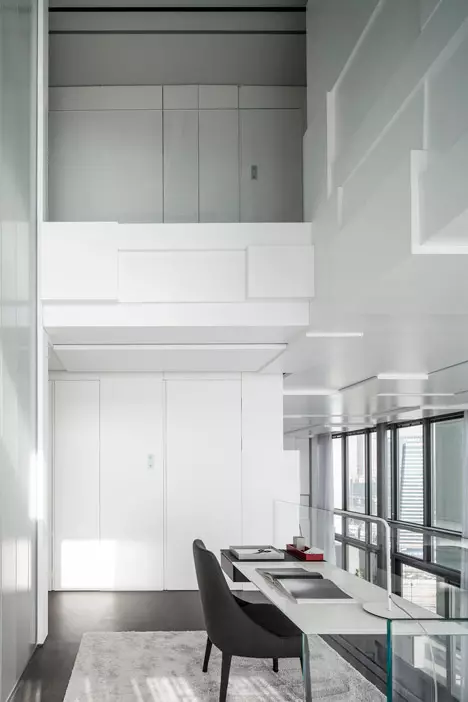 Penthouse cu compoziții pătrate de Pitsou Kedem Architects