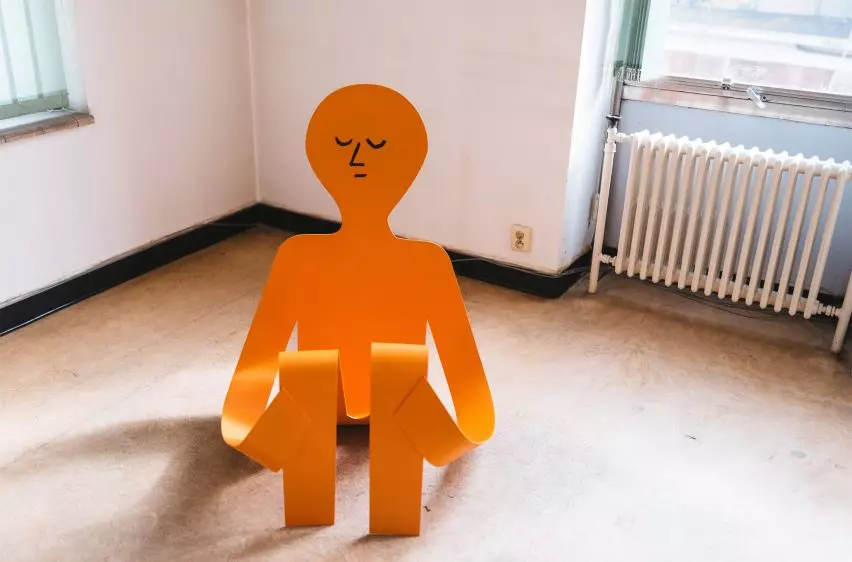 Jean Jullien qhib thawj cov duab puab hauv Ghent's Dift Gallery