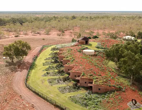 The Great Wall of WA eftir Luigi Rosselli Architects