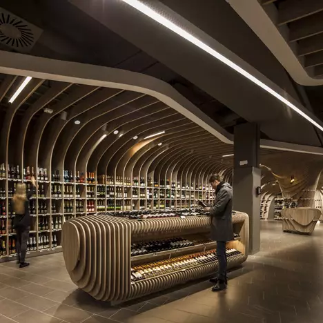 Spar supermarket di Budapest oleh arsitek LAB5