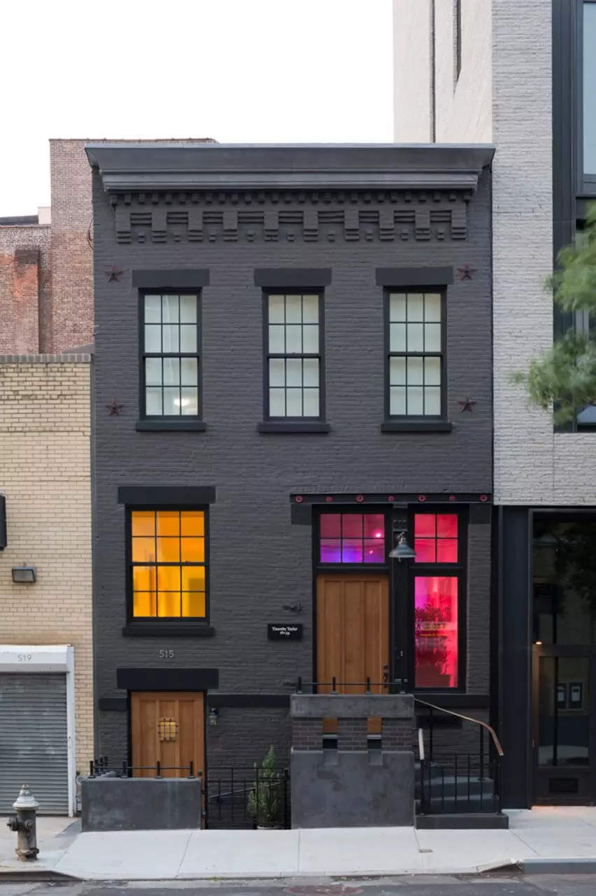 Изложба Архитектура на цвета: Наследството на Луис Бараган в Тимъти Тейлър, Ню Йорк