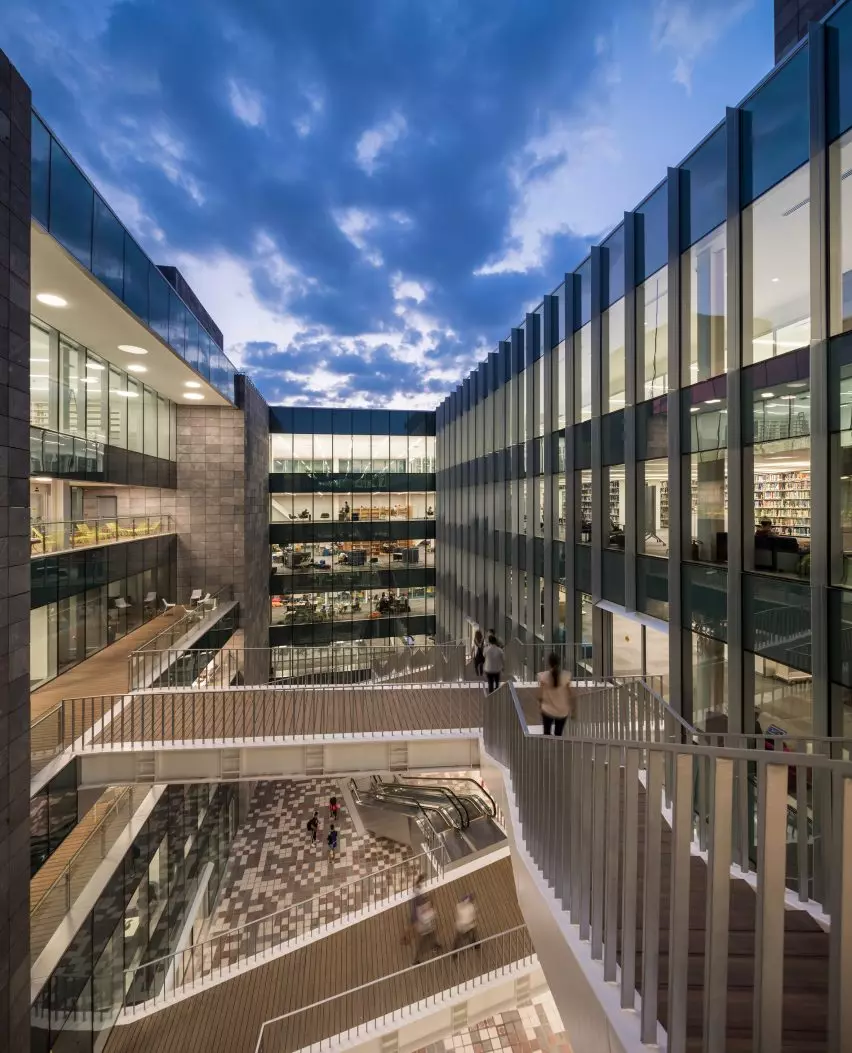 Monterrey Tec bibliotēka un Sasaki paviljons