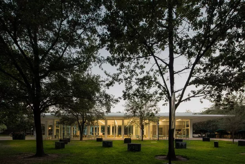 Monterrey Tec bibliotēka un Sasaki paviljons