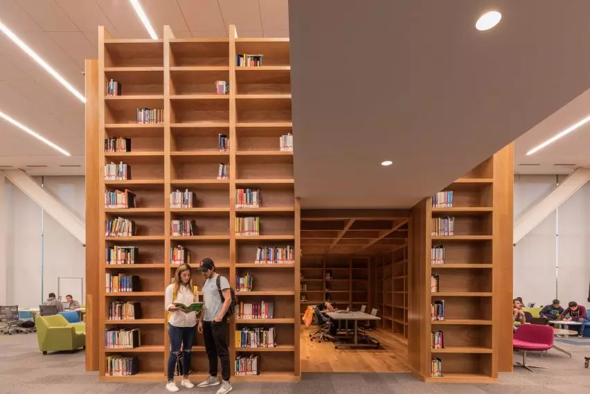 Monterrey Tec bibliotēka un Sasaki paviljons