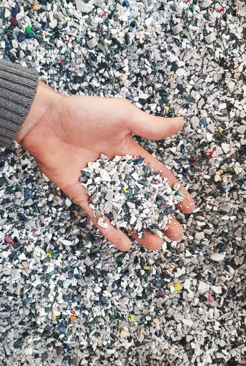 Plasticietは、再生プラスチックからテラゾのような素材を製造しています
