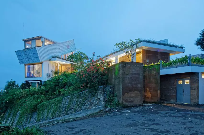 Budi Pradono Architects crea Clay House