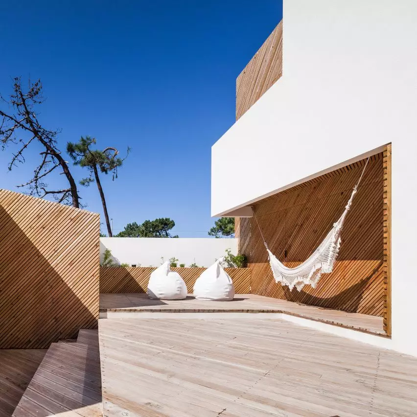 10 casas dos taboleiros de Pinterest de Dezeen que usan hamacas, rede e columpios como mobles 41444_4