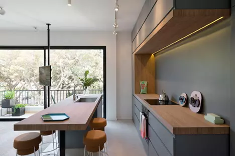 55 meter appartement in Tel Aviv door Maayan Zusman en Amir Navon