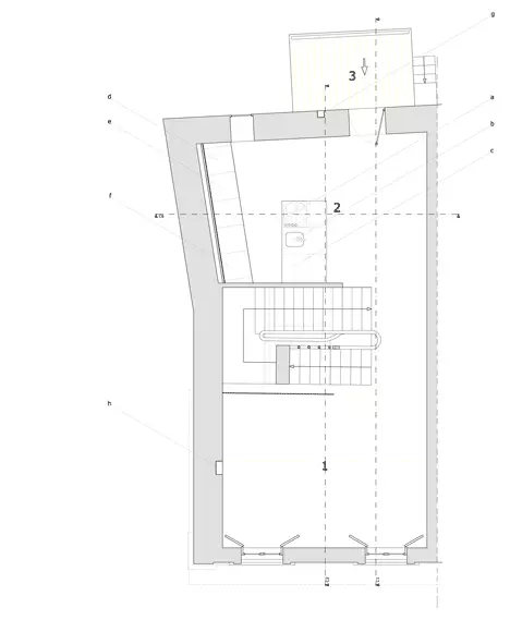 Dongosolo loyamba la nyumba yaku tawuni yaku Portugal imakumana ndi chalet ya Alpine pakukonzanso uku ndi Tiago do Vale Arquitectos