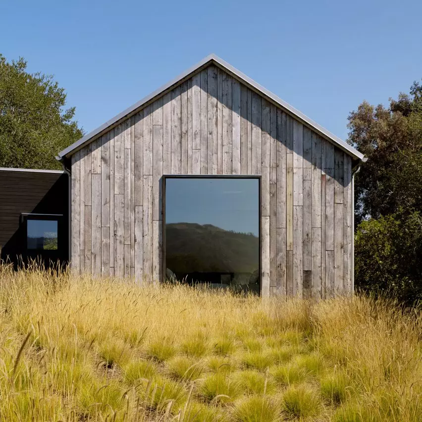 Dooxada Portola Barn oo uu qoray Walker Warner Architects