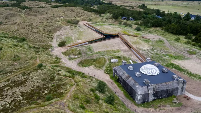 BIG crea un museo scavando canali nella duna del bunker di guerra nazista 41789_1