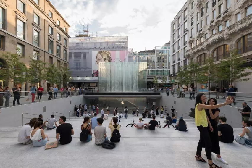 Foster + Partners Apple Store มิลาน ภาพถ่ายโดย Nigel Young