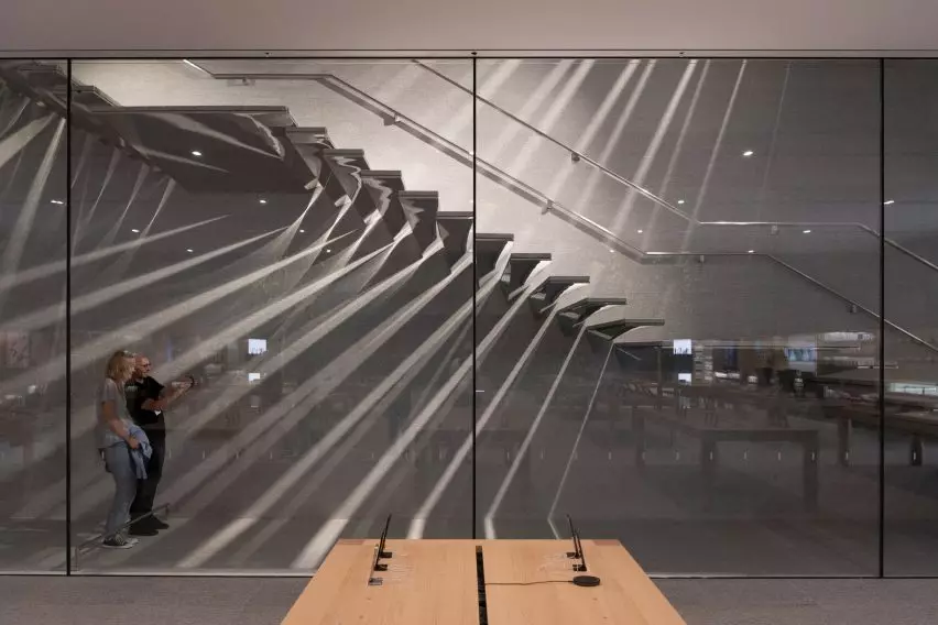 Foster + Partners Apple Store มิลาน ภาพถ่ายโดย Nigel Young