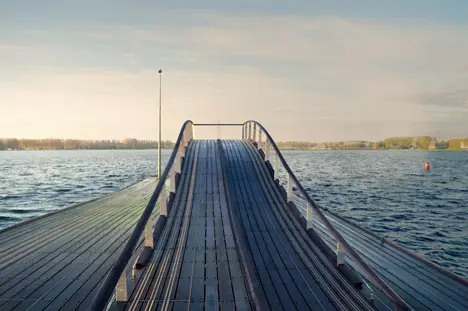 Pier Almere ដោយ René van Zuuk