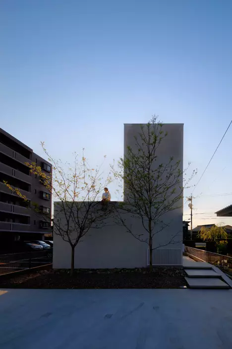 Huis-in-Yamanote-door-Katsutoshi-Sasaki_dezeen_468_12