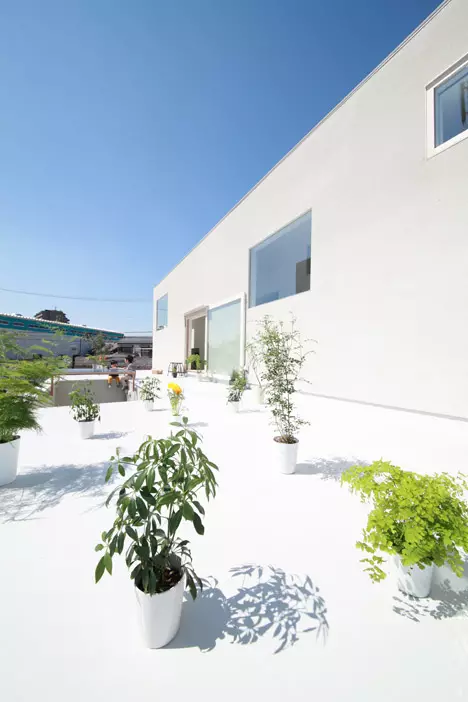 Huis-in-Yamanote-door-Katsutoshi-Sasaki_dezeen_468_11