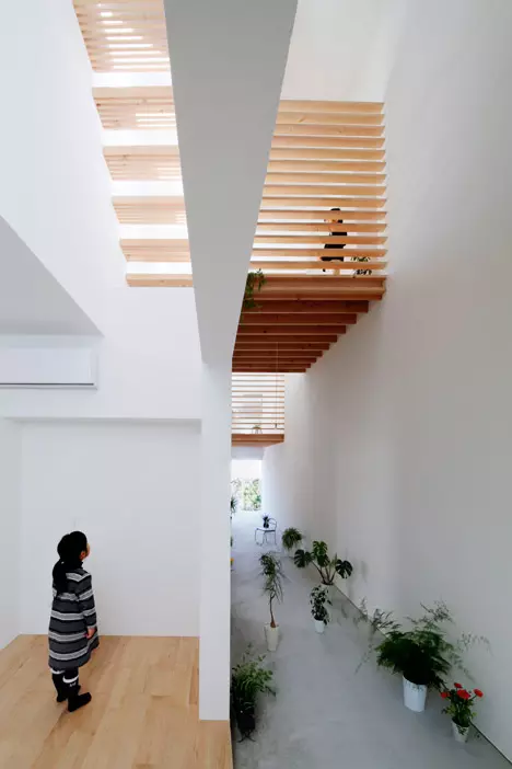 House-in-Yamanote-by-Katsutoshi-Sasaki_dezeen_468_7