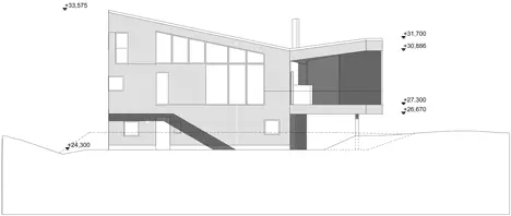 Timber-clad House M-M los ntawm Tuomas Siitonen qhwv ib ncig ntawm lub vaj tsev