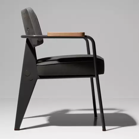 Arahan Fauteuil oleh Jean Prouvé